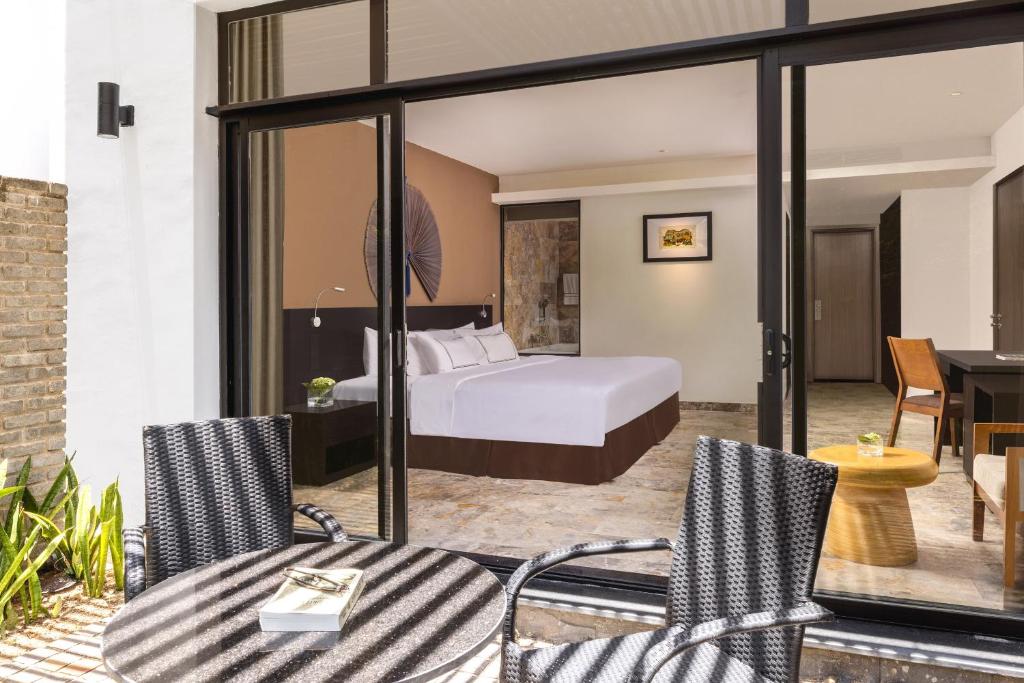 Melia Dadang Beach Resort - آژانس هواپیمایی و جهانگردی ققنوس