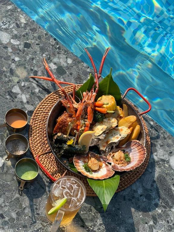 Melia Dadang Beach Resort - آژانس هواپیمایی و جهانگردی ققنوس